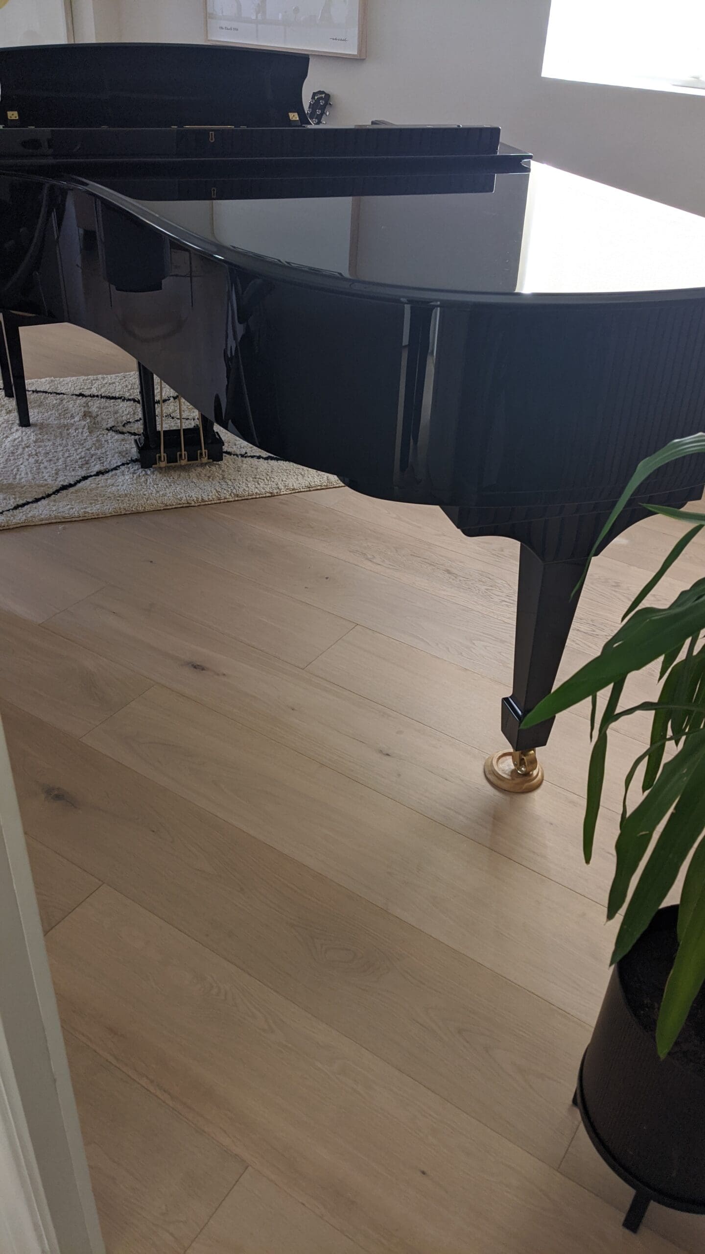 Light brushed raw timber V finish wide board E160 YSJ select - The ...